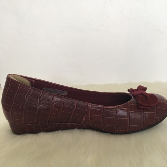 Vionic | Shoes | Vionic Merlot Shoes Size 75 | Poshmark